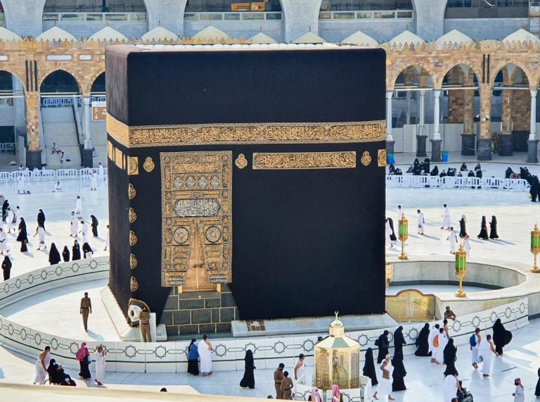 Religious Artifacts: The Black Stone of Mecca - Al-Ḥajar al-Aswad ...